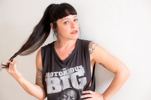 מאיה תומאס MAYA THOMAS